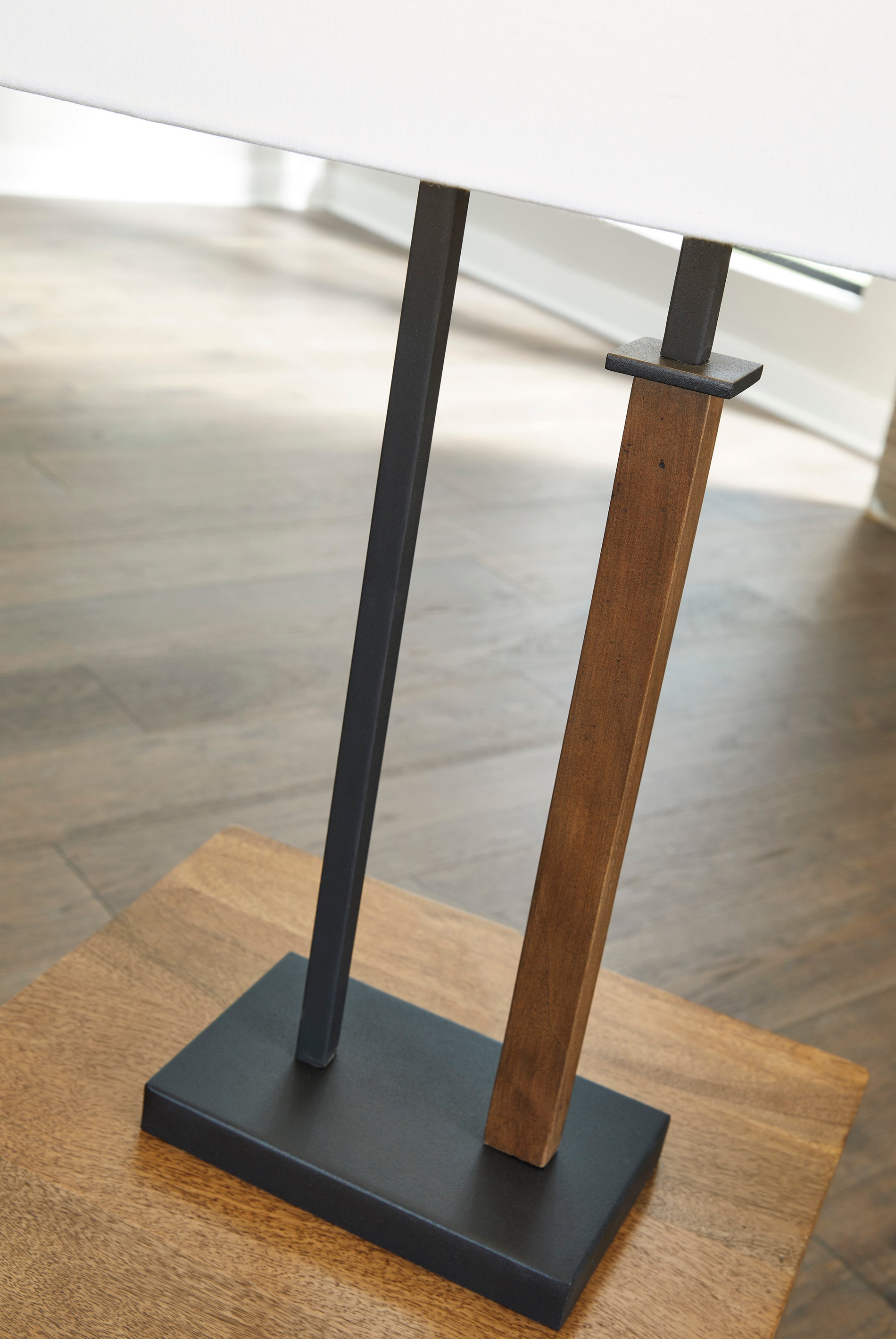 Voslen Metal Table Lamp – Ashley Furniture Homestore Philippines